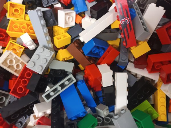 200x bunte LEGO® Bausteine - Bauspaß und Abenteuer mit LEGO®, 13,90